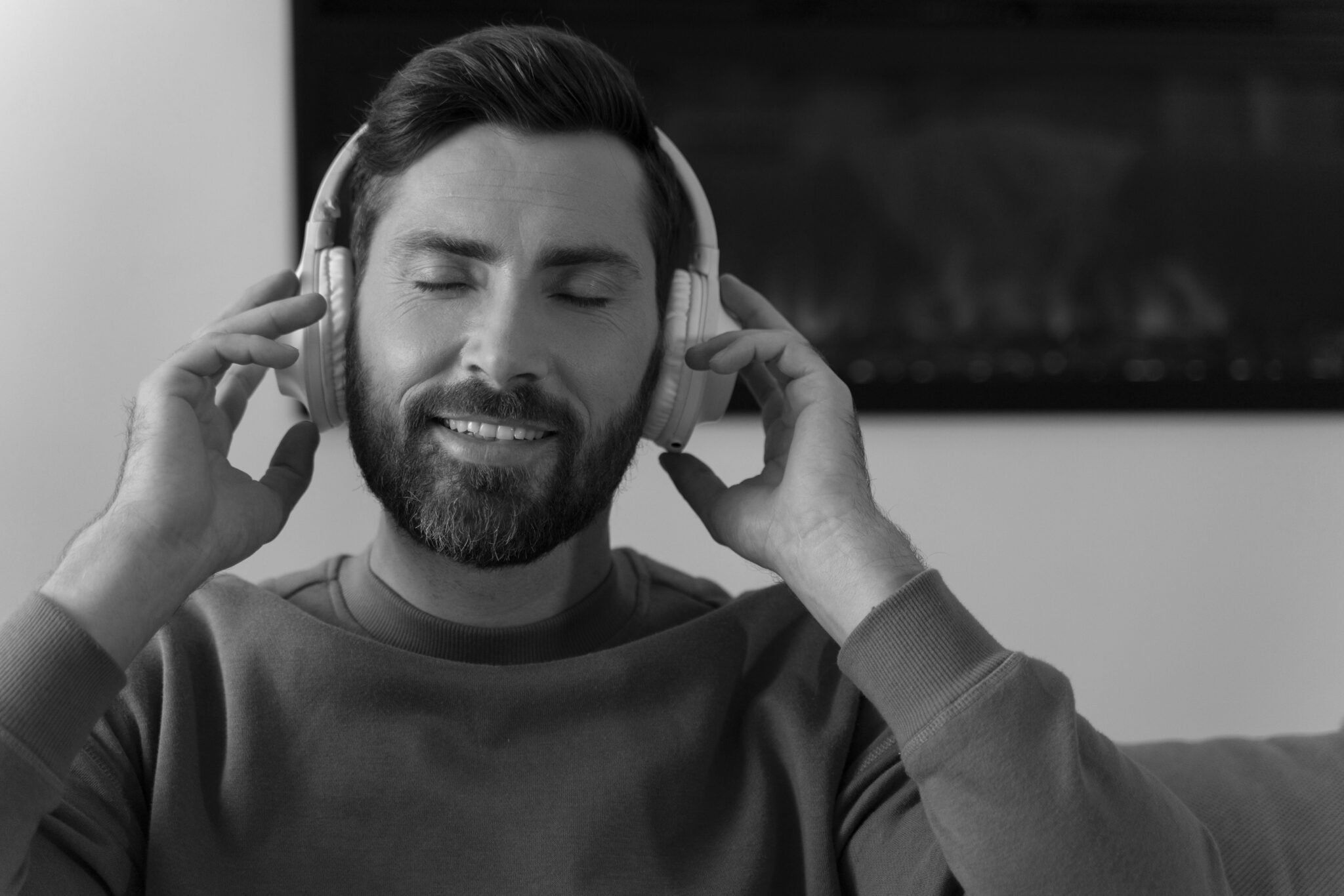 ASMR erótico: o que é e como funciona na prática?